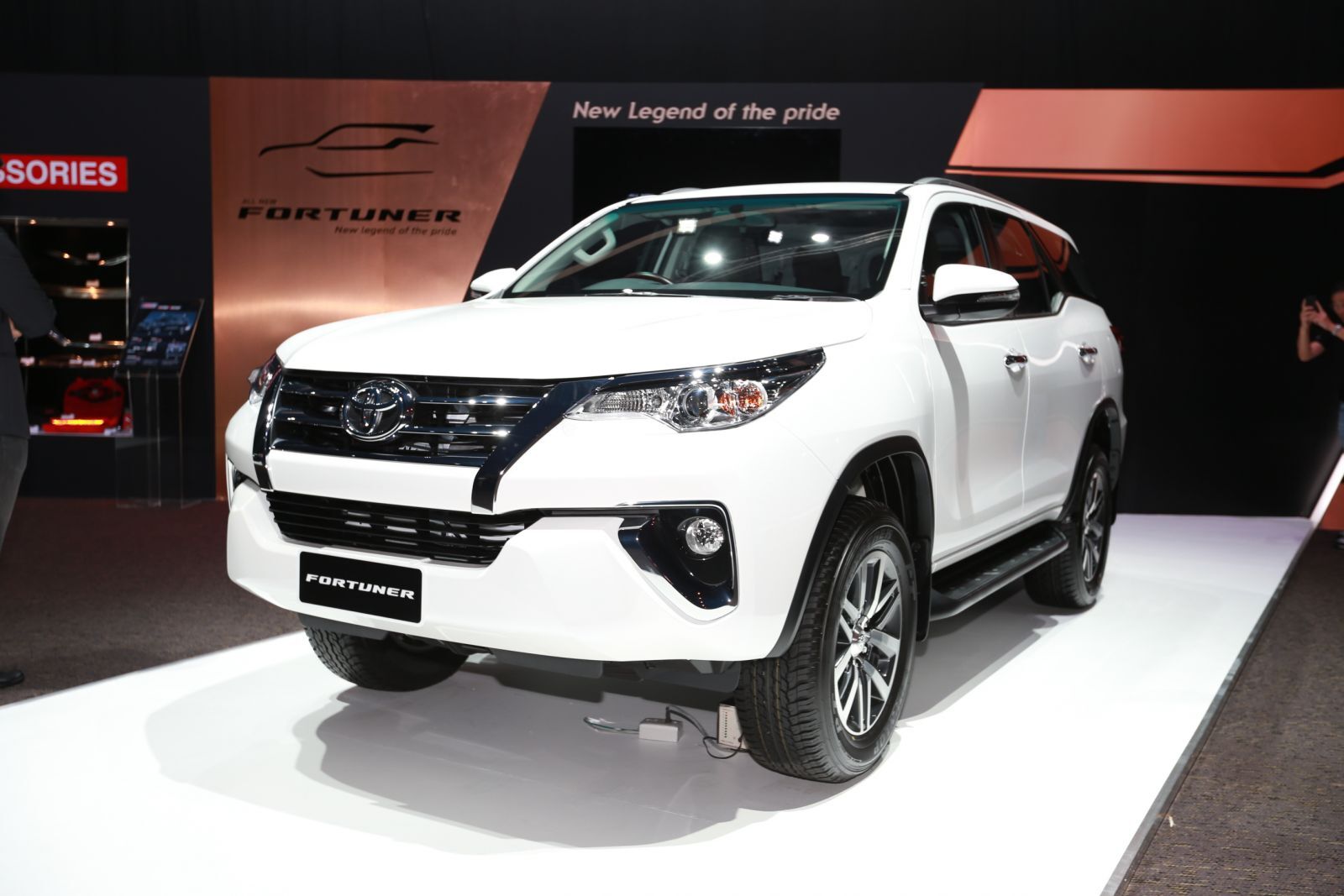 Deft Versus : เปรียบมวย Trio PPV - Toyota Fortuner + Mitsubishi Pajero Sport เกาเหลากับ Ford ...